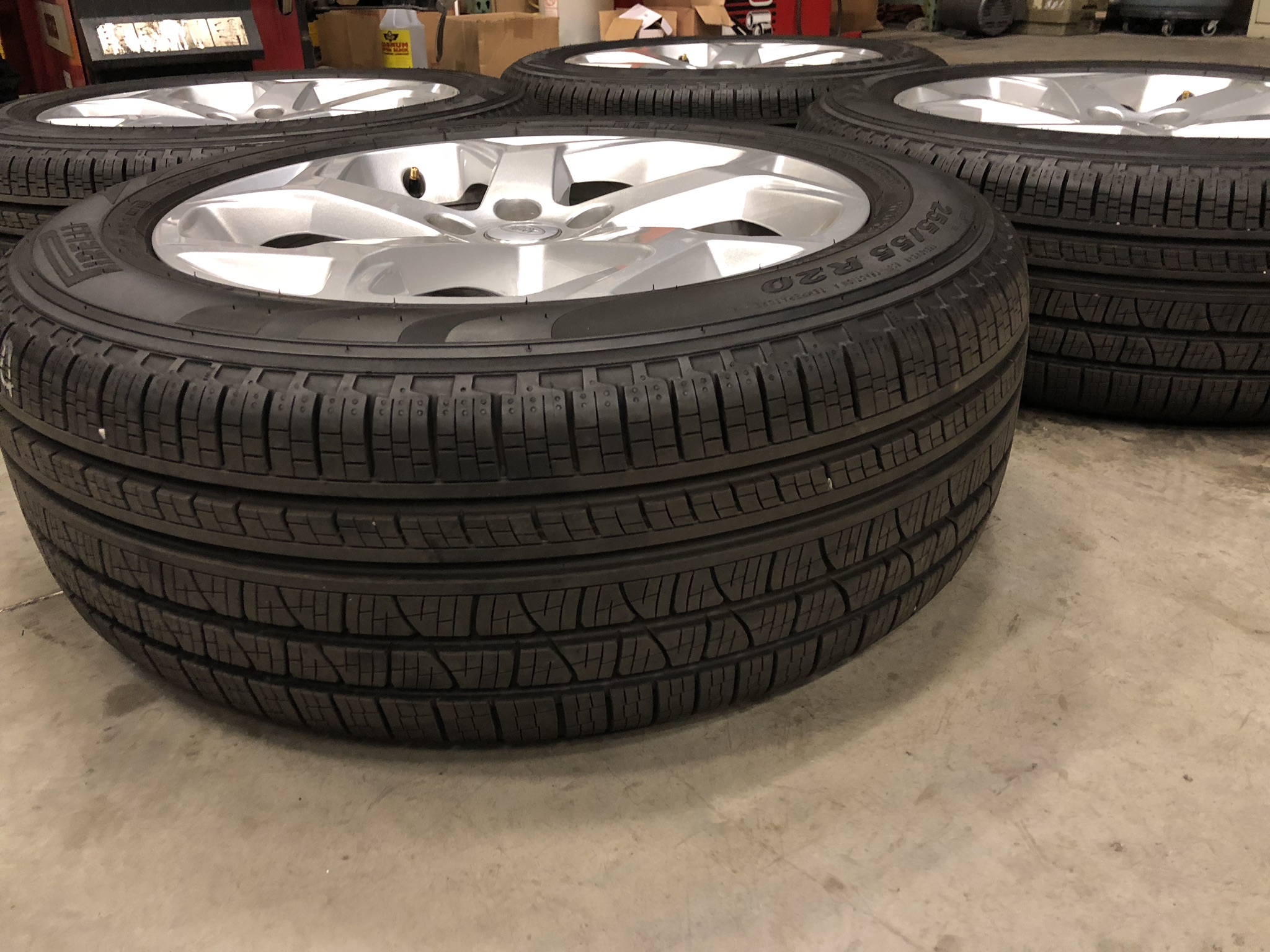 2018 Range Rover Sport OEM Wheels and Pirelli Tires - Extreme Wheels